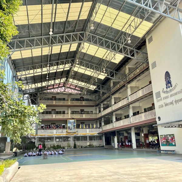 โรงเรียนจิตรลดา (Chitralada School) - 17 tips from 972 visitors