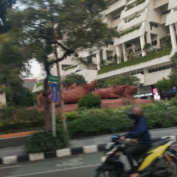 Monumen Karapan Sapi - 10 tips