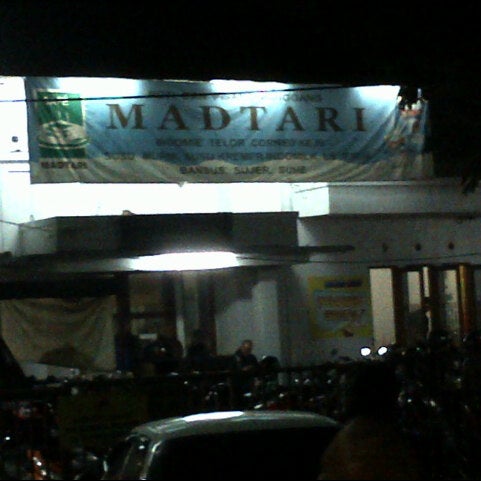 Roti bakar madtari jalan otten bandung - Fırın