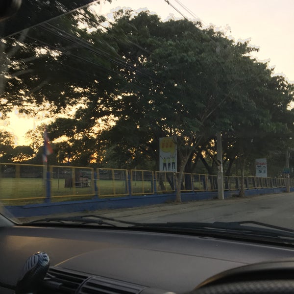 โรงเรียนเคนเน็ตแม็คเคนซี (Kenneth MacKenzie School) - การศึกษา ใน Lampang