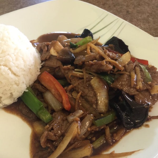 Dang Dee Thai Cuisine (Now Closed) - Thai Restaurant