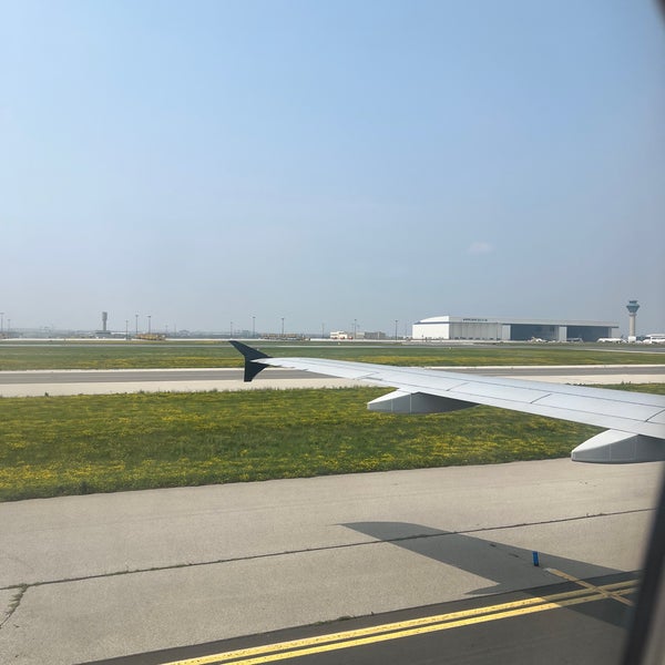 Runway 06R/24L - Airport Service in Mississauga