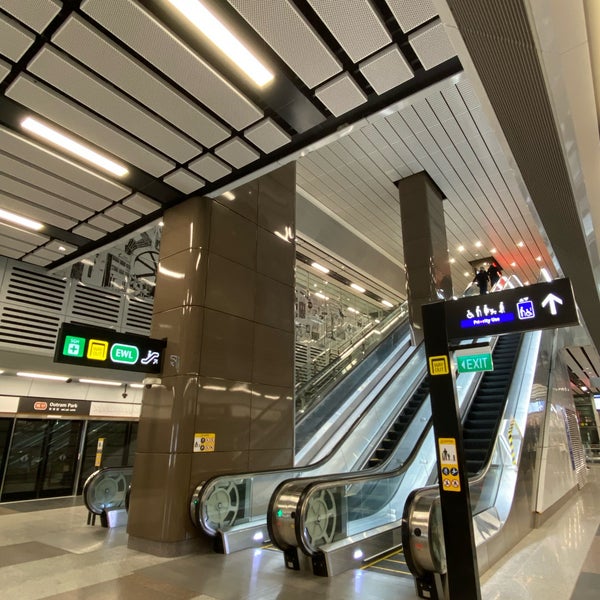 Photos at Outram Park MRT Interchange (EW16/NE3) - Metro Station in ...