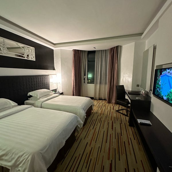 Promenade Hotel - 110 tips from 8145 visitors
