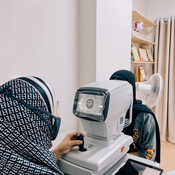 LUNATIQ OPTOMETRY - G-8 Hillpark Residence