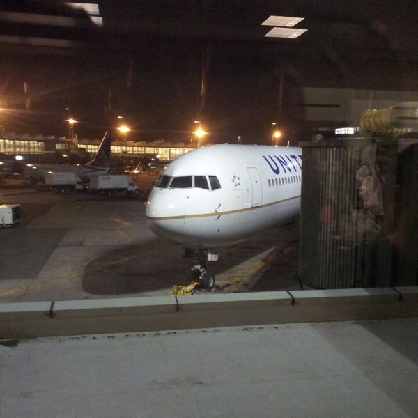 United Airlines Flight UA 31 - Newark Airport and Port Newark - 0 tips