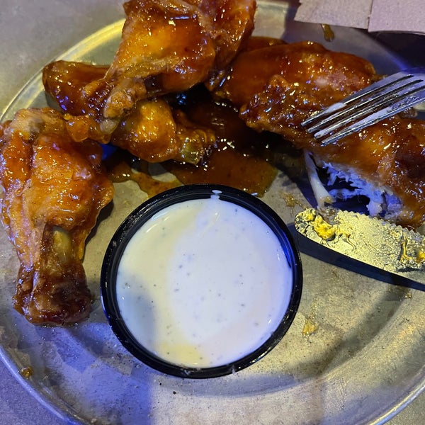 Pluckers Wing Bar - 1400 Shepherd Dr