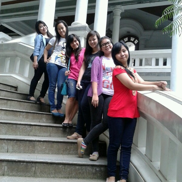 Halte Bus Trans BSD dan Trans Jakarta