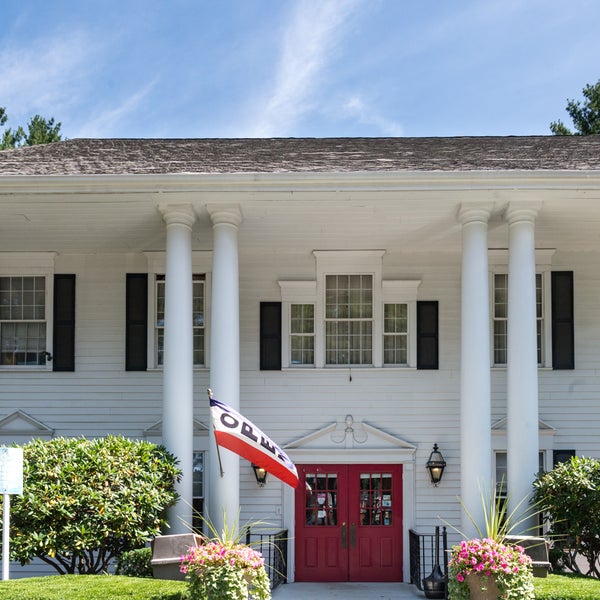 Colonial Candies - Candy Store