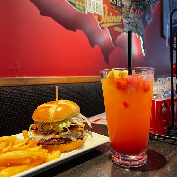 Red Robin Gourmet Burgers and Brews - 46 tips