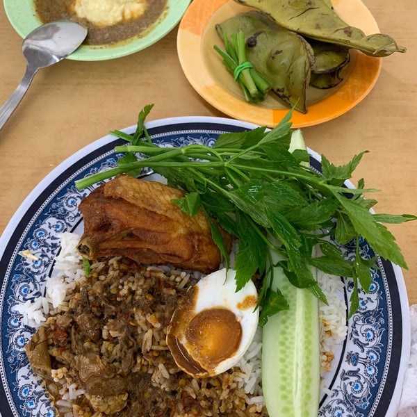 Photos at Restoran A Hassan Nasi Ayam Kg Highway Kesas Awan Besar ...