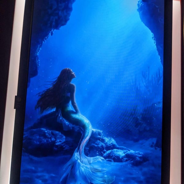 Regal UA Farmingdale & IMAX - Movie Theater in Farmingdale