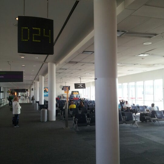 Gate D24 - Toronto Pearson International Airport - 3 tips