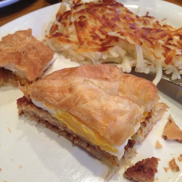 Goldfinger's Bar & Grill - 5 tips from 148 visitors