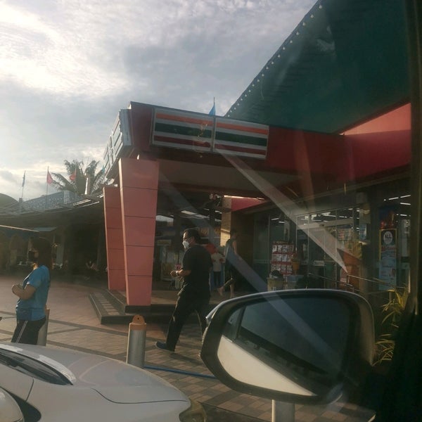 7-Eleven (เซเว่น อีเลฟเว่น) - in PTT Golden Station