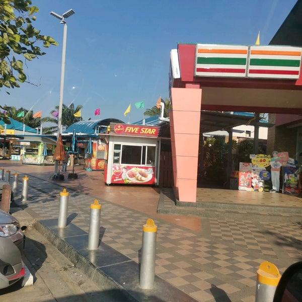 7-Eleven (เซเว่น อีเลฟเว่น) - in PTT Golden Station