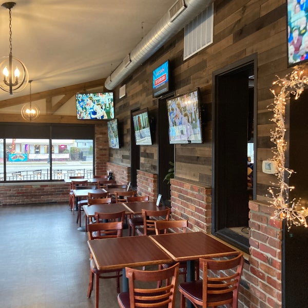 Tavern On The Main - 235 S Main St