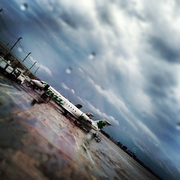 Gate F96 - Toronto Pearson International Airport - 3 tips