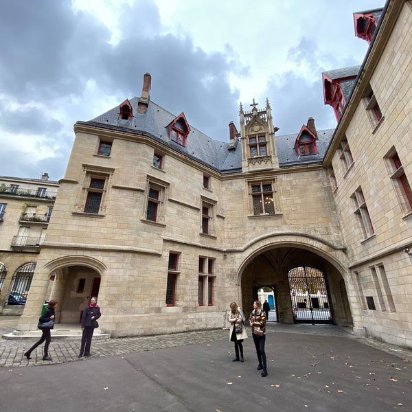 Bibliothèque Forney - College Library in Hôtel-de-Ville