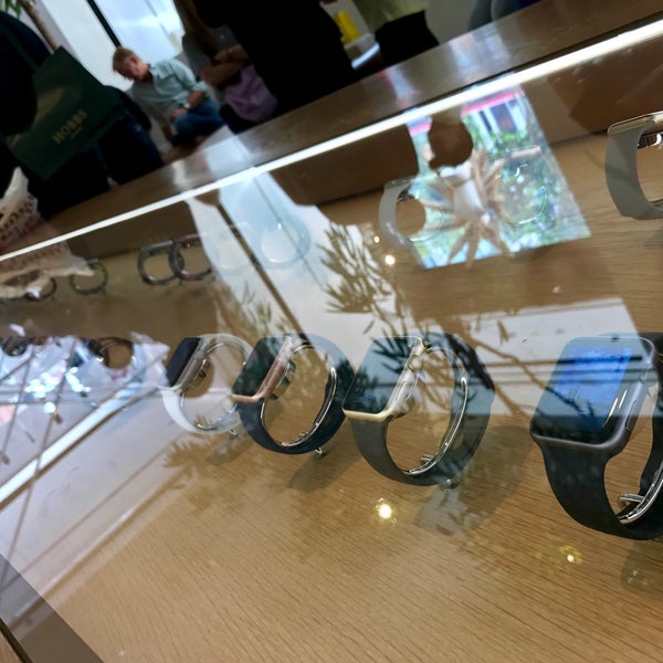 Apple Selfridges - 1 tip from 339 visitors