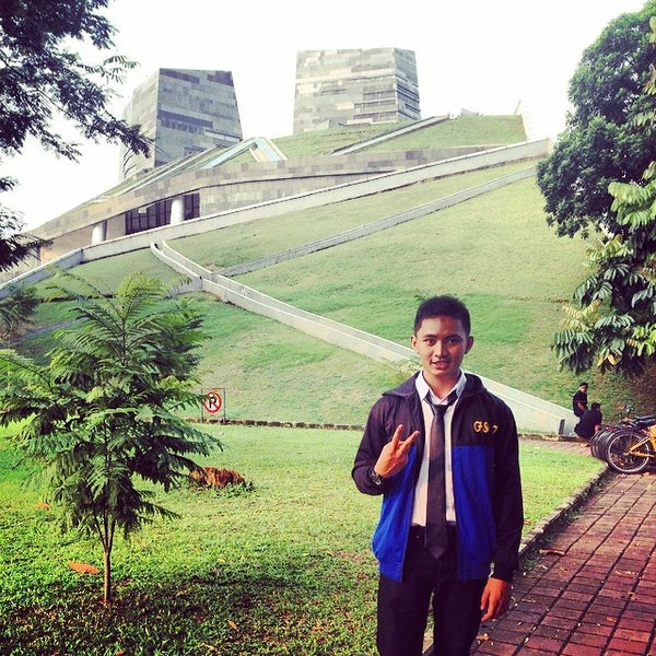 Gedung B Perpustakaan Pusat UI - Depok, Jawa Barat
