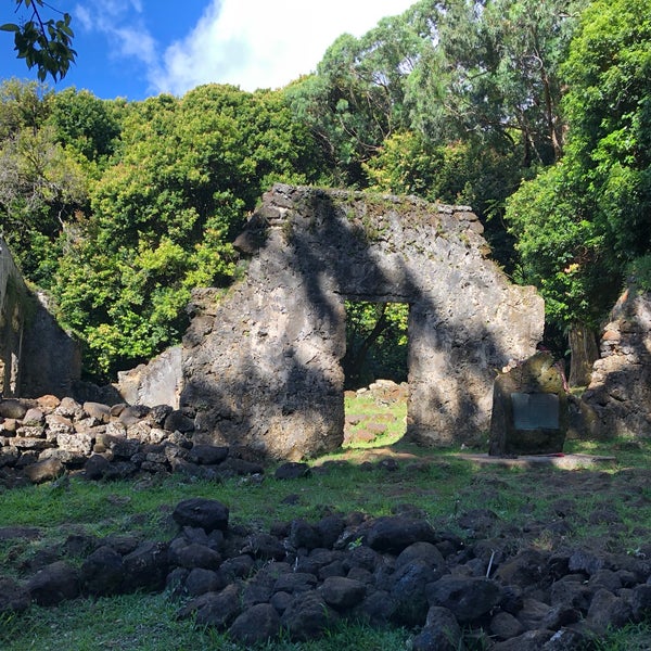 King Kamehameha IV Summer Palace Ruins - Scenic Lookout in Nuuanu ...