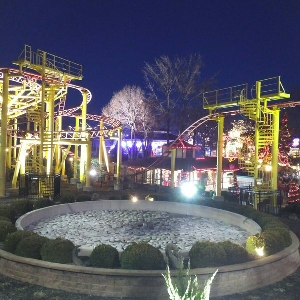 Spinning Dragons - Amusement Park in World's of Fun