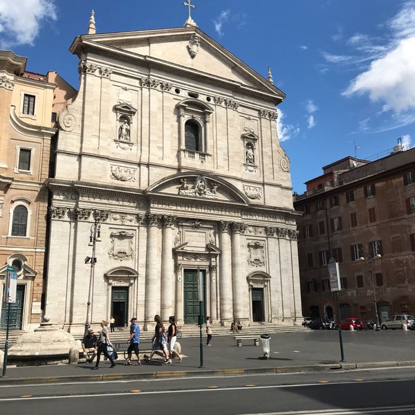 Piazza Sforza Cesarini