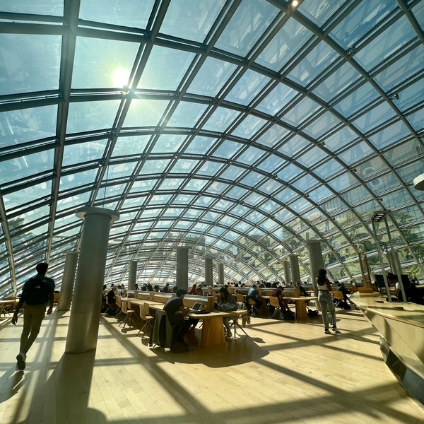 Joe and Rika Mansueto Library - College Library in Chicago