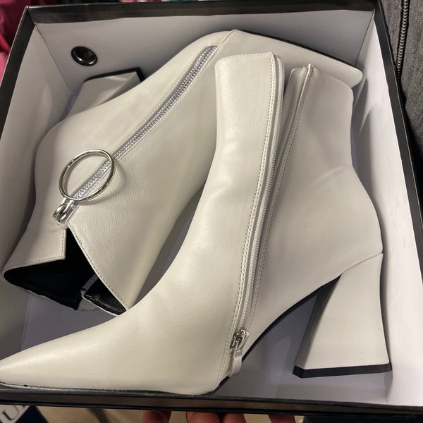DSW Designer Shoe Warehouse - Downtown Boston - 10 tips from 2802 visitors