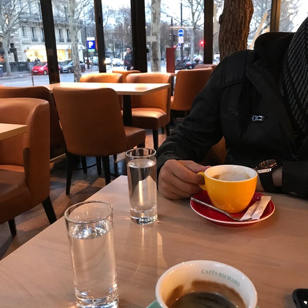 Le Balzac Café - French Restaurant