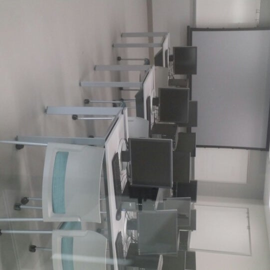 Cox Science Building - College Science Building in Coral Gables