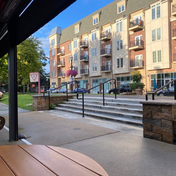 Bub's Burgers & Ice Cream - 210 W Main St