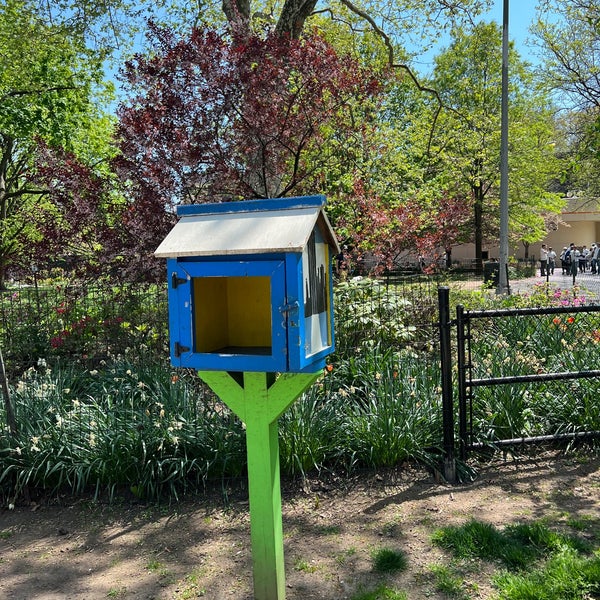 New York Public Library - Harlem Library - Central Harlem - 9 W 124th St