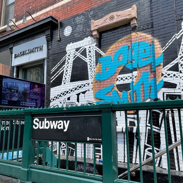 MTA Subway - Lorimer St (L) - Metro Station in East Williamsburg