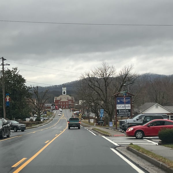 Blairsville Town Square - Old Union County Courthouse - Blairsville, GA
