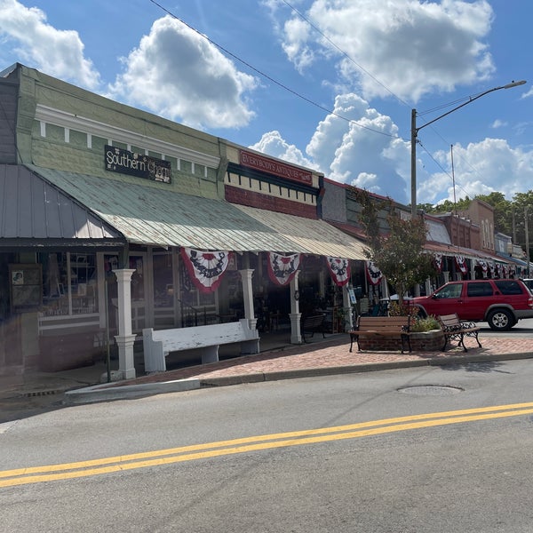 Bell Buckle, TN - 5 tips from 381 visitors