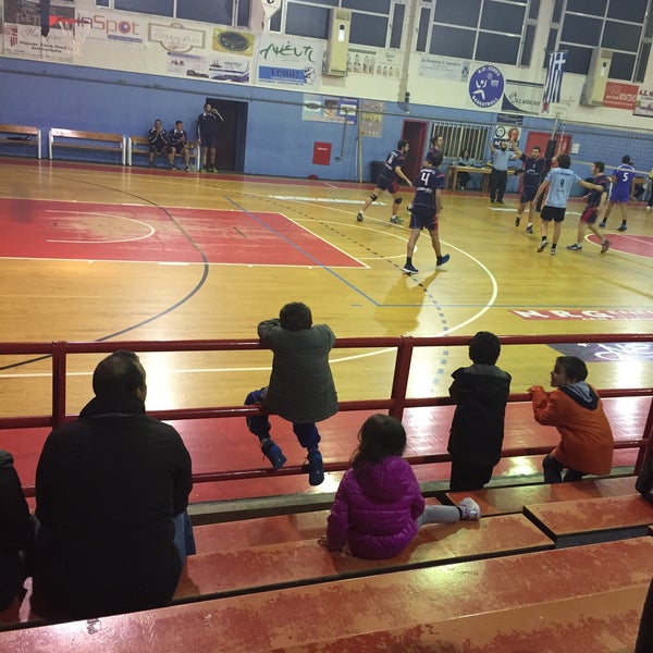 Κλειστο γηπεδο Χιου - Basketball Court