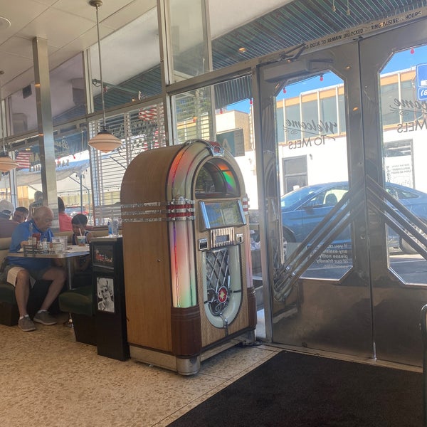 Mel's Drive-In - Diner