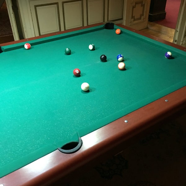 London Club Biliard & Snooker - Pool Hall in București