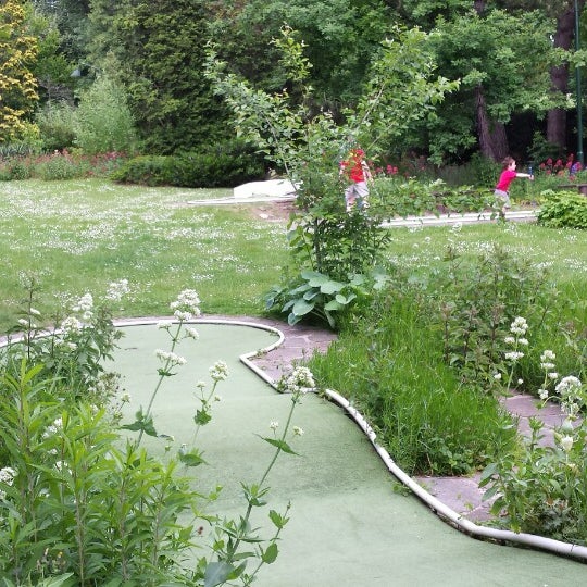 Minigolf Parc Josaphatpark - Mini Golf Course