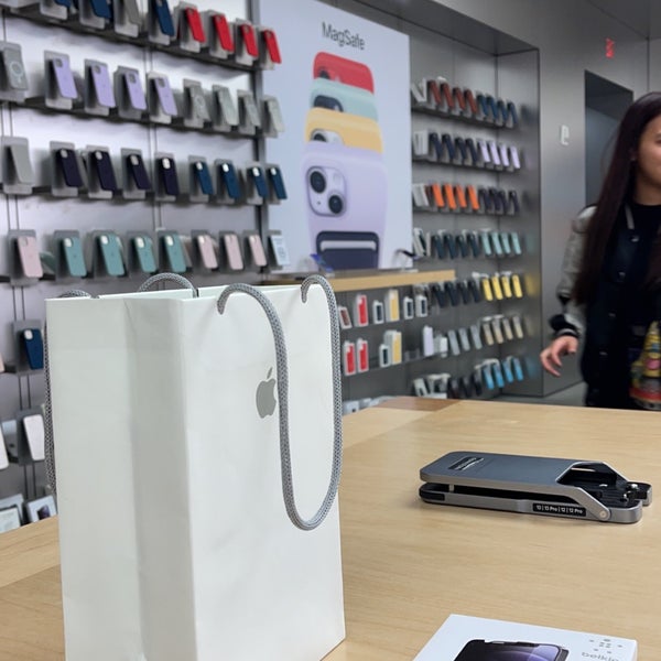 Apple Boylston Street - Electronics Store in Back Bay West