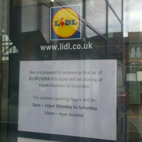 Lidl - Supermarket in Leatherhead