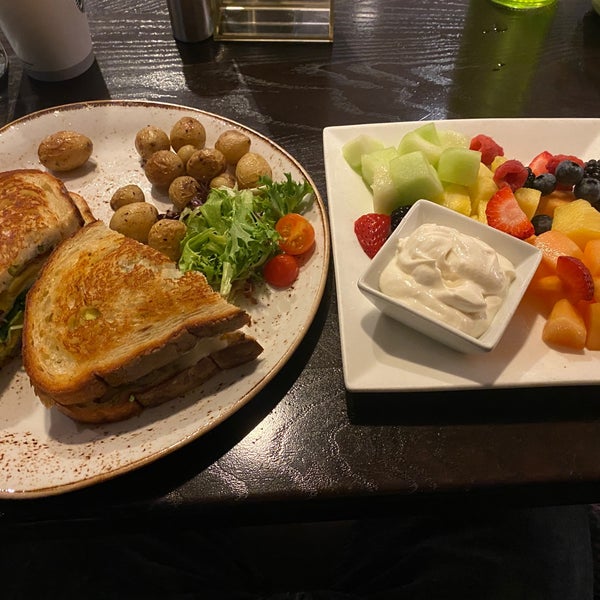 Eques - 900 Bellevue Way NE