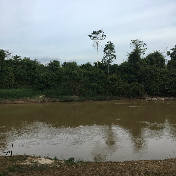Bawah Jambatan Sungai Semantan - River