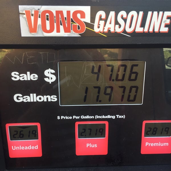 Vons Gas Station - Traffic Circle - Long Beach, CA