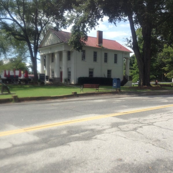 Historic Pendleton Town Square - East Queen Street