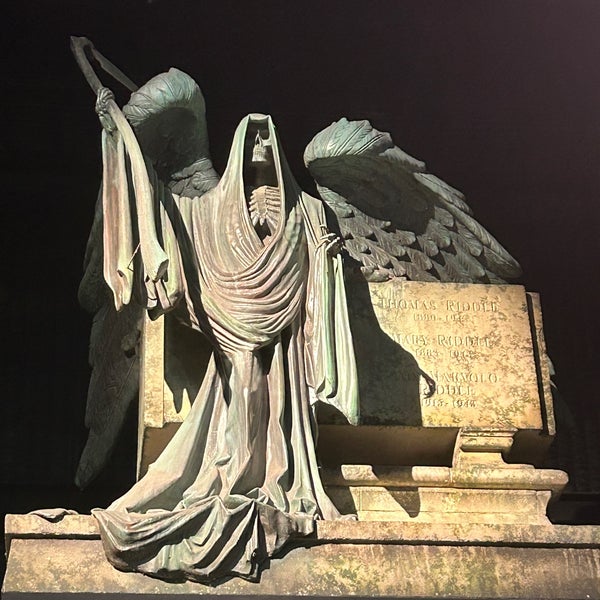 The Riddle Gravestone - 1 tip