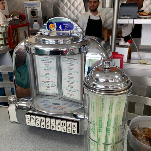 Johnny Rockets - 190 tips from 4598 visitors