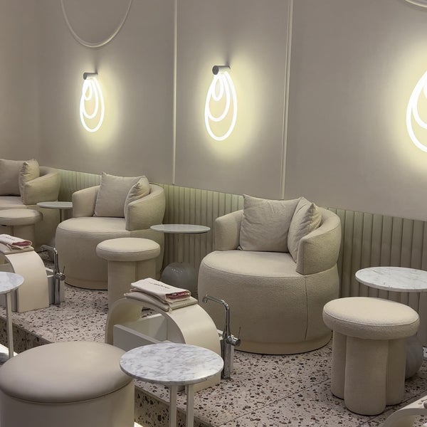 The nail Lounge - Nail Salon